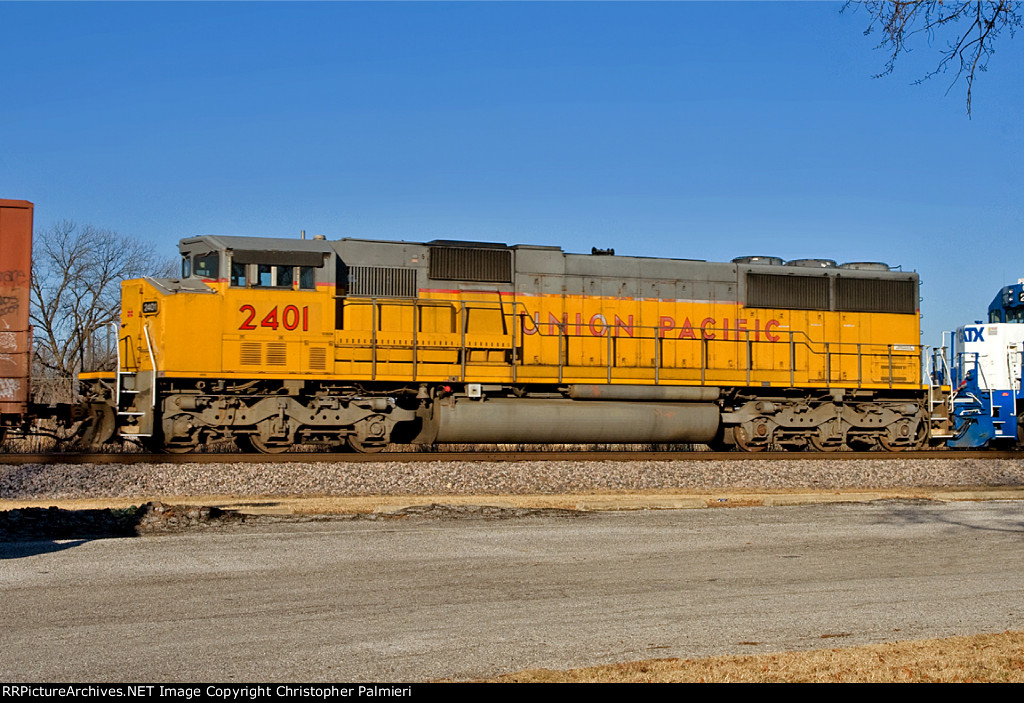 UP 2401 on UPRR MFWKC-11